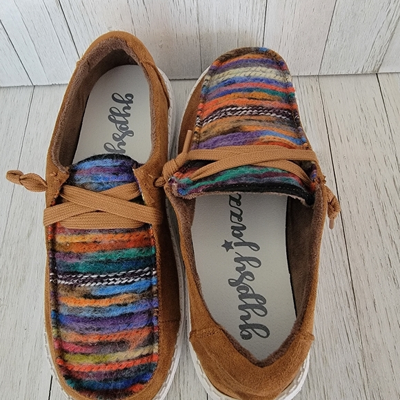 Gypsy Jazz | Shoes | 5 Off Salegypsy Jazz Native Tan Multi Slip On ...